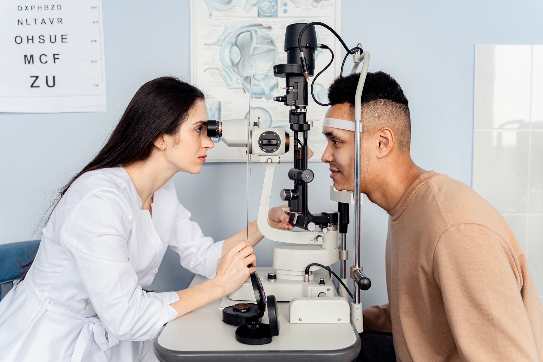 Why Eye Exams Matter for Older Adults With Memory Loss - HelpDementia.com