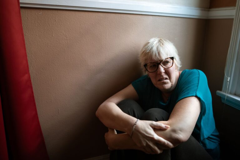 Can Removing Mirrors Reduce Dementia Distress? - HelpDementia.com